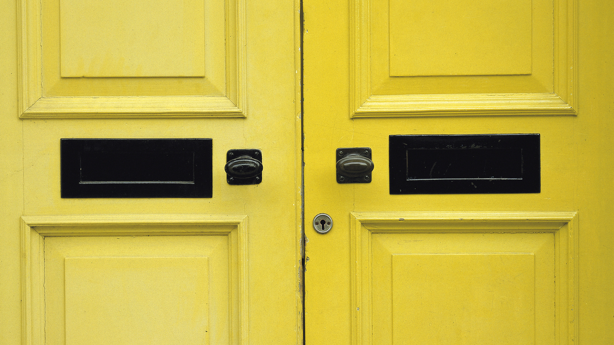 Lemon Yellow 1328 - Gold - Find products in this colour | Colourland